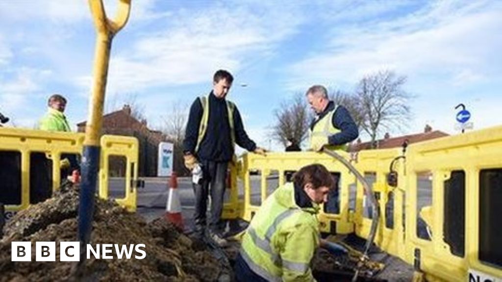 Hundreds of Hull homes still without gas - BBC News