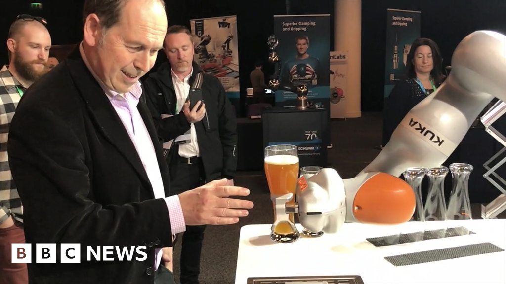 Robotic barman pours Rory a pint - BBC News