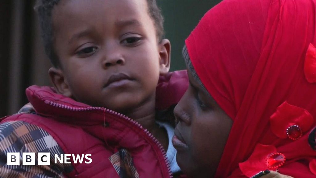 Migrant crisis: Survivors recall boat sinking ordeal - BBC News