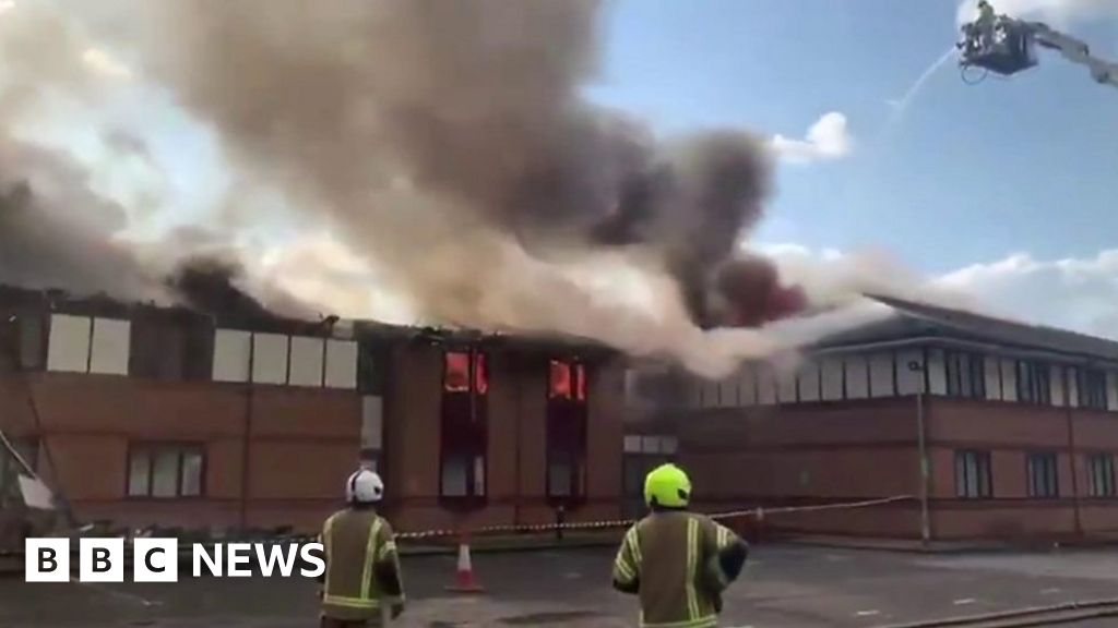 Firefighters tackle blaze at Willenhall Holiday Inn - BBC News