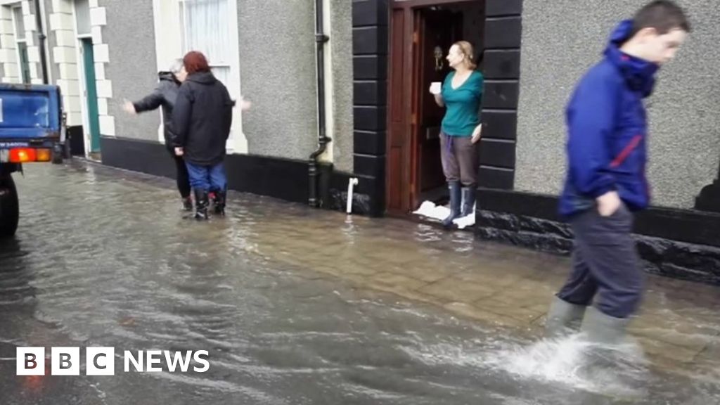 'Failures hampered Conwy Valley flooding response' - BBC News