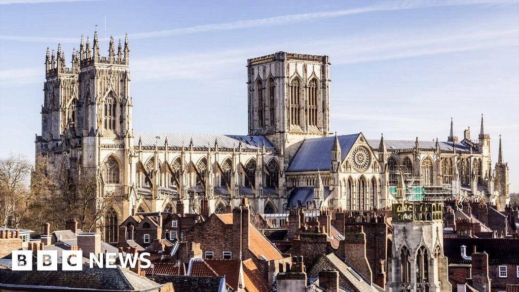 York Minster holding Holocaust memorial service - BBC News