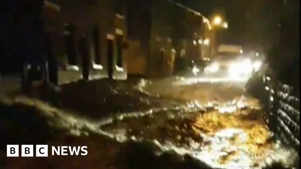 Heavy rain and strong winds cause flooding in Mossley - BBC News