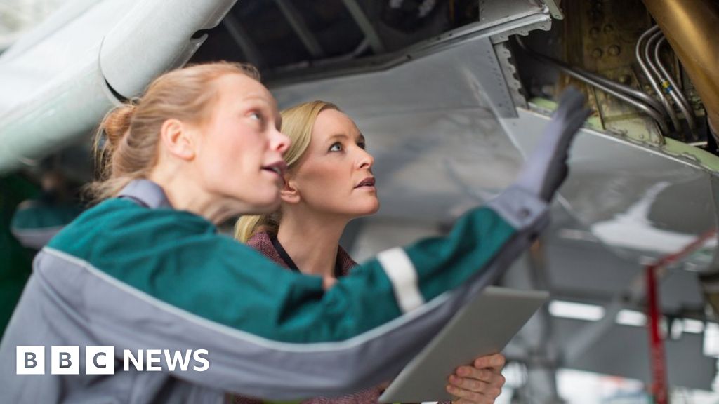 UK economy still set for tough times - BBC News