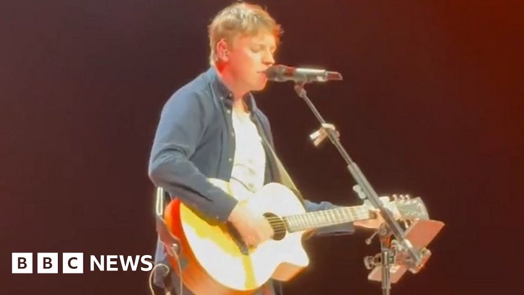 Glasgow singer becomes last-minute Take That support - BBC News