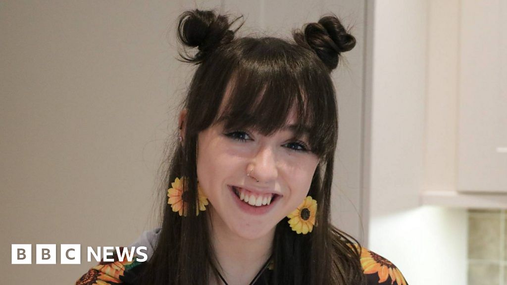 TikTok star Evie-Meg Field on life with Tourette's syndrome - BBC News