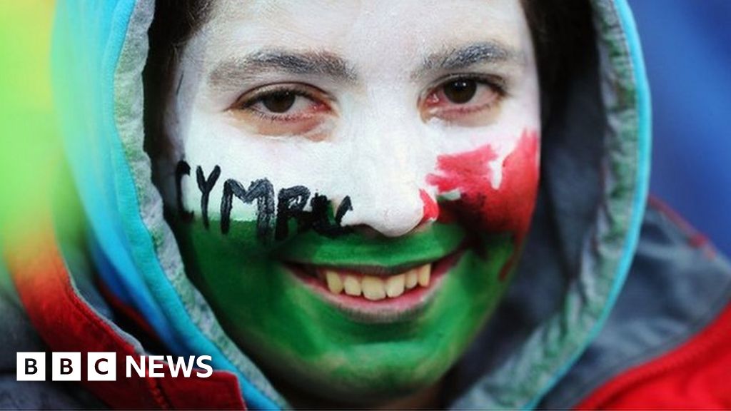 Labour promises one million Welsh speakers by 2050 - BBC News