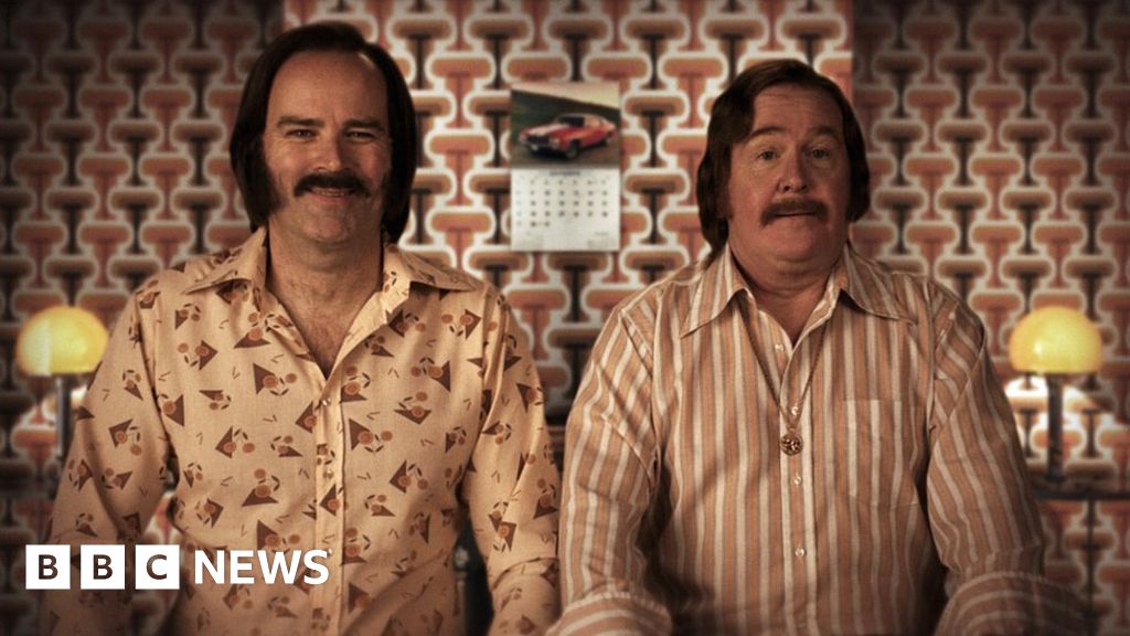 Still Game gets new titles and theme tune - BBC News