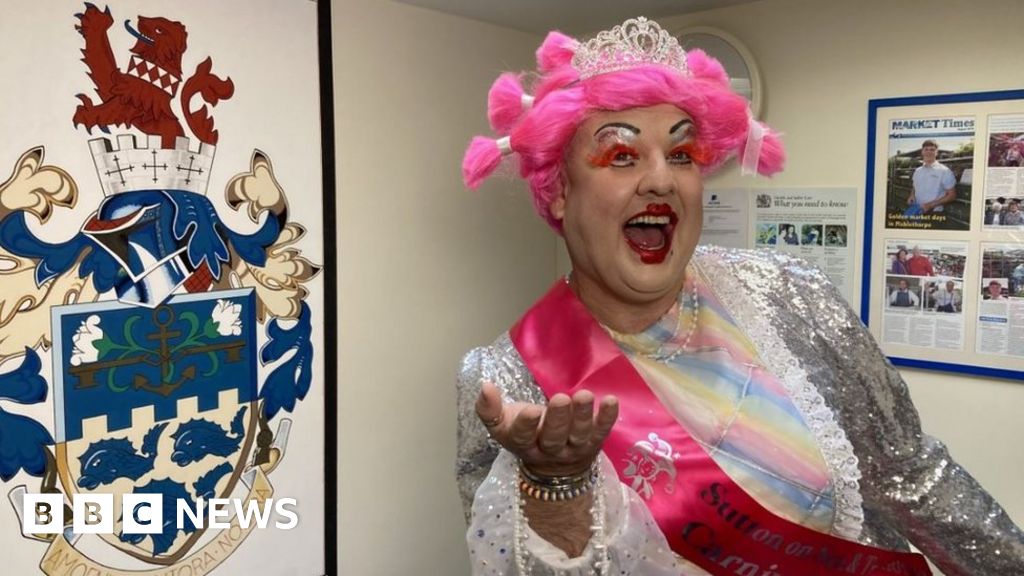 Oh no it isn't: Pantomime dame crowned carnival queen - BBC News