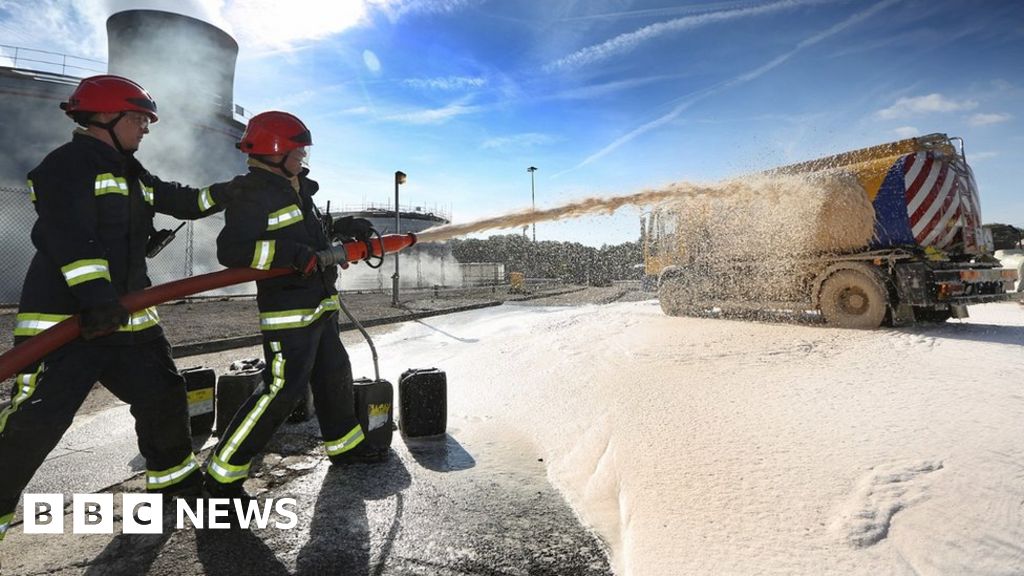 Drax: Explosion response drill takes place at power station - BBC News