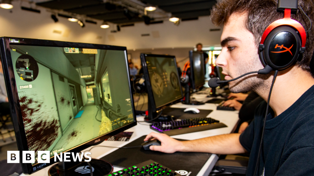 Staffordshire University spends £2.9m to expand esports offer - BBC News