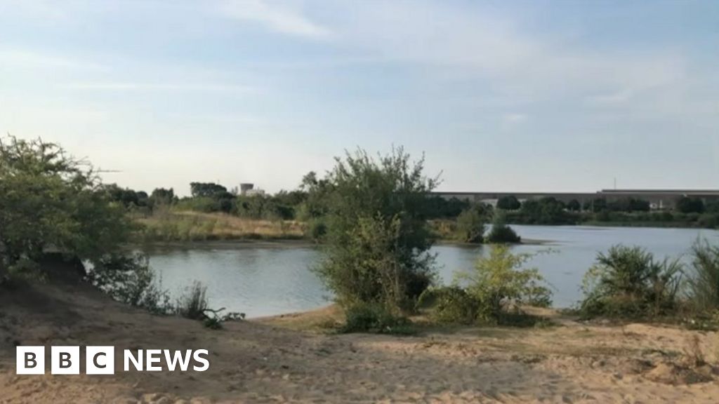 Scunthorpe: Ashby Ville lake safety call as man airlifted to hospital - BBC News