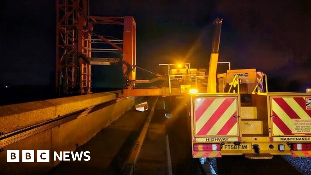 A14 Orwell Bridge reopens after inspection truck breakdown - BBC News