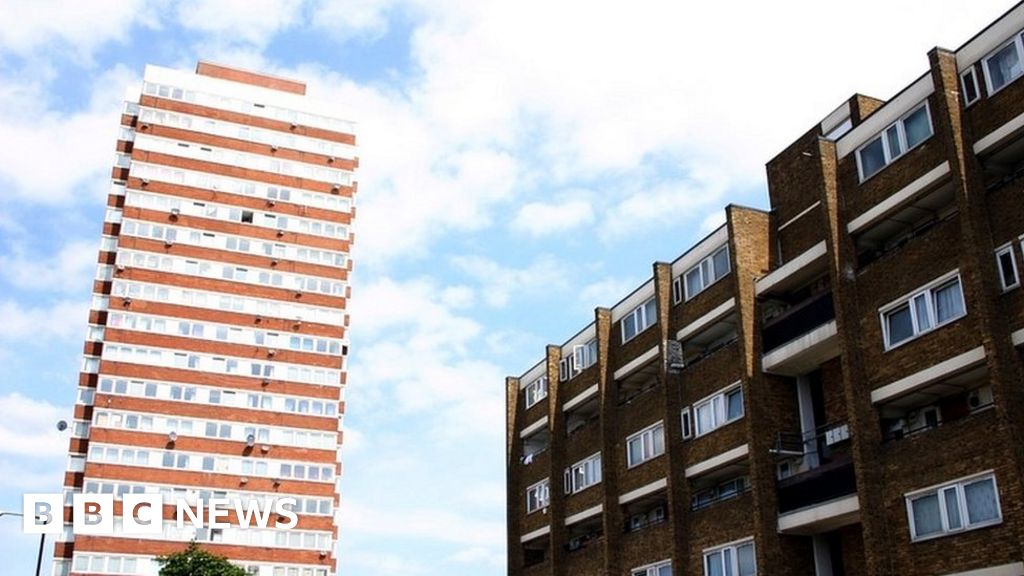 Covid: Tower Hamlets residents warned against house visits - BBC News