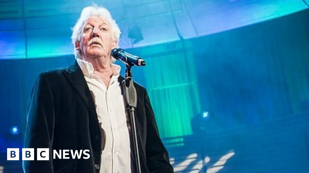 Geordie comedian Brendan Healy dies of cancer aged 59 - BBC News
