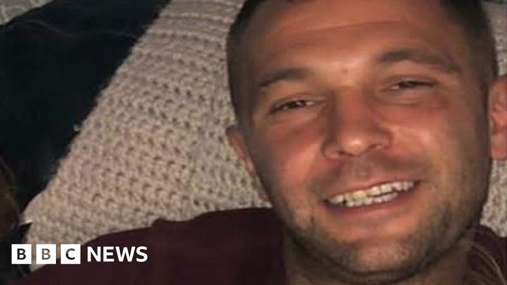 Sutton Coldfield stabbing: Murder charge over man's death - BBC News