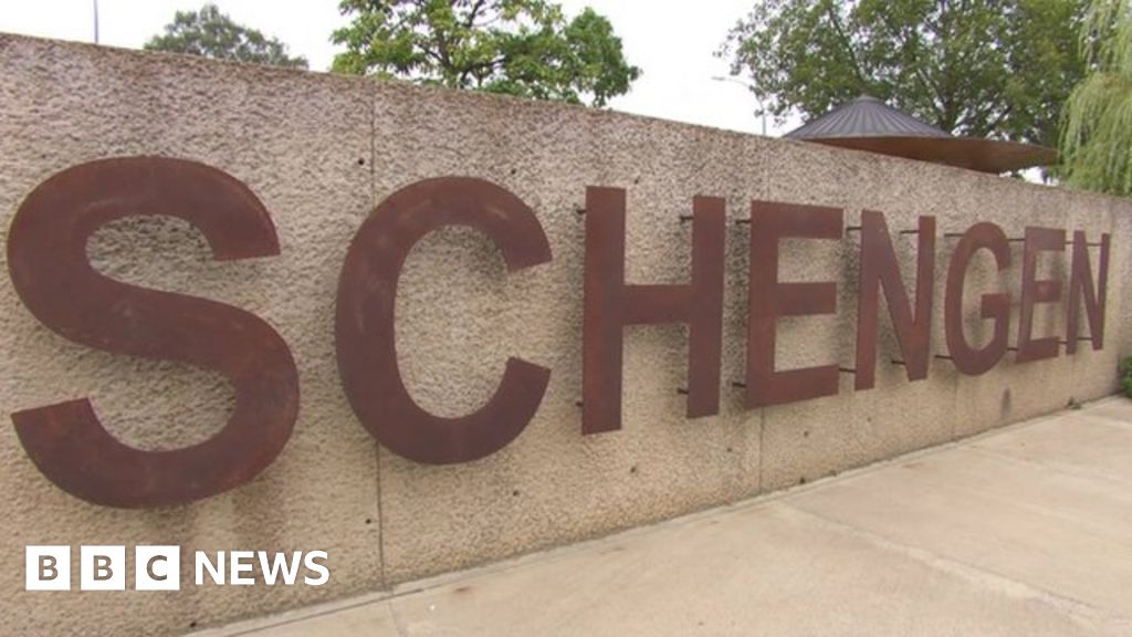 How the Schengen area of free EU movement was created - BBC News