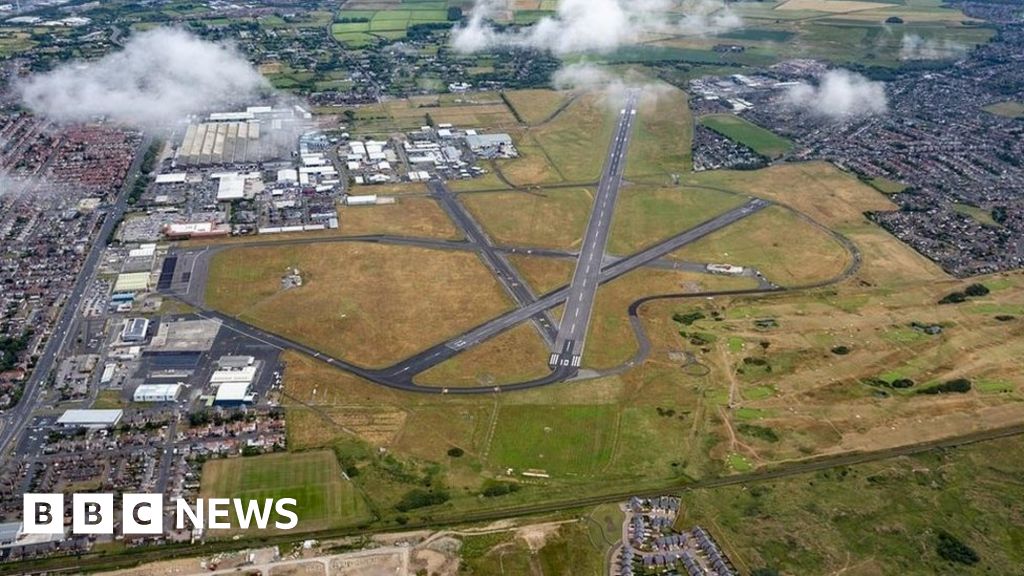 Five new hangars lined up in Blackpool Airport expansion plan - BBC News