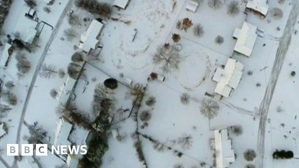 'Snow drones' film US blizzard scenes - BBC News