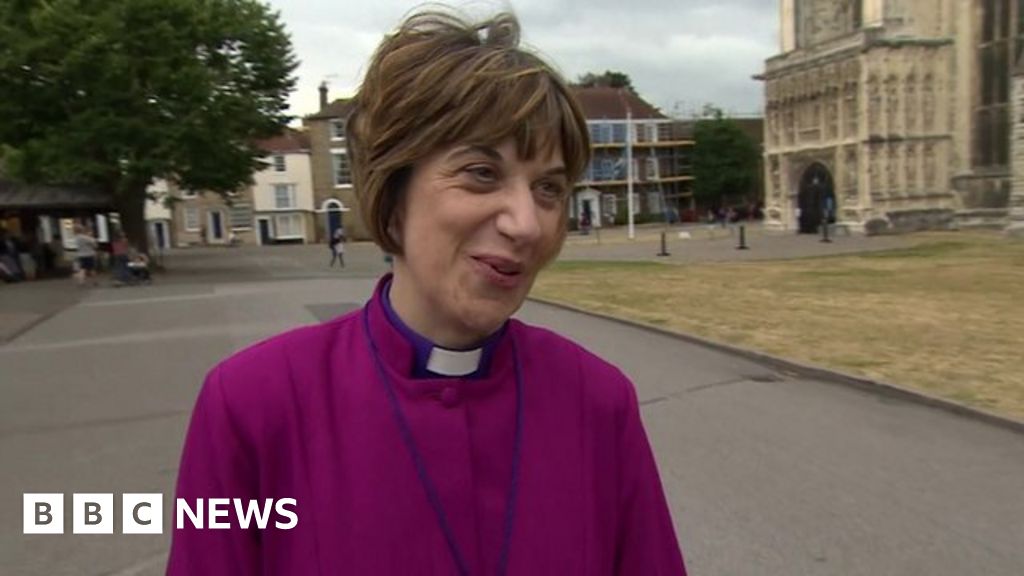 New female bishop Rachel Treweek: 'It's an incredible feeling' - BBC News