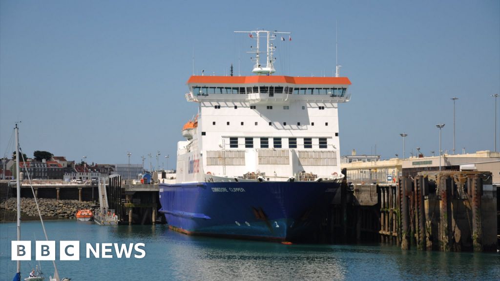 Commodore Clipper grounding: Crew failed to plan for 'unusually low ...