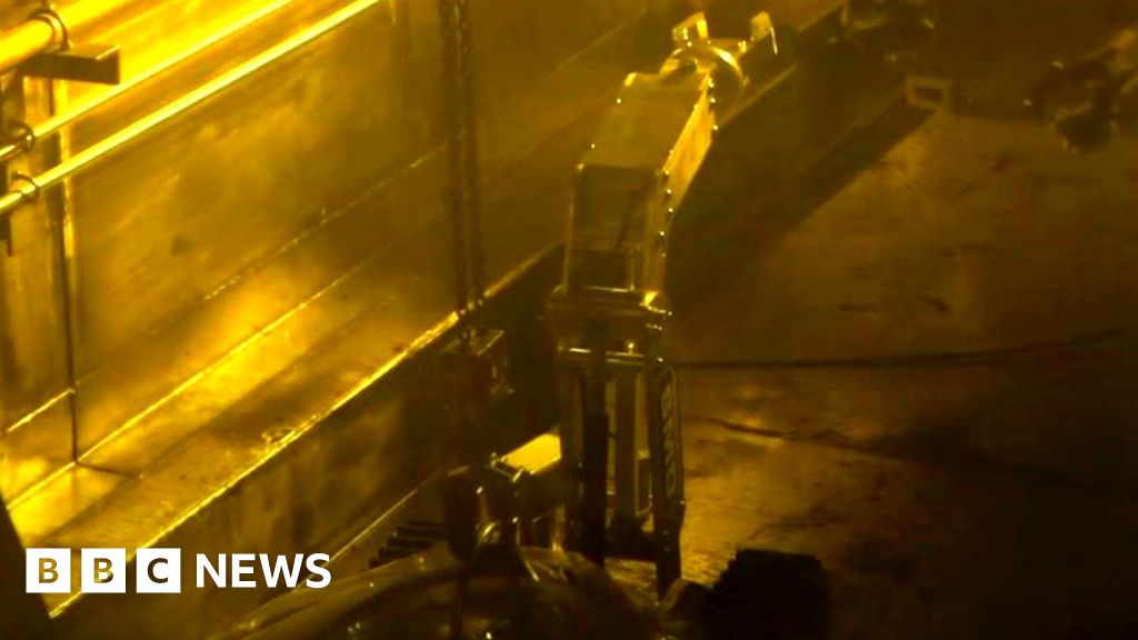 Inside Sellafield's death zone with the nuclear clean-up robots - BBC News