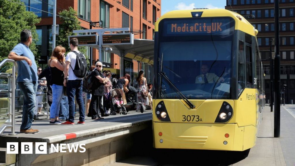 Greater Manchester mayor unveils £240m 'Congestion Deal' - BBC News