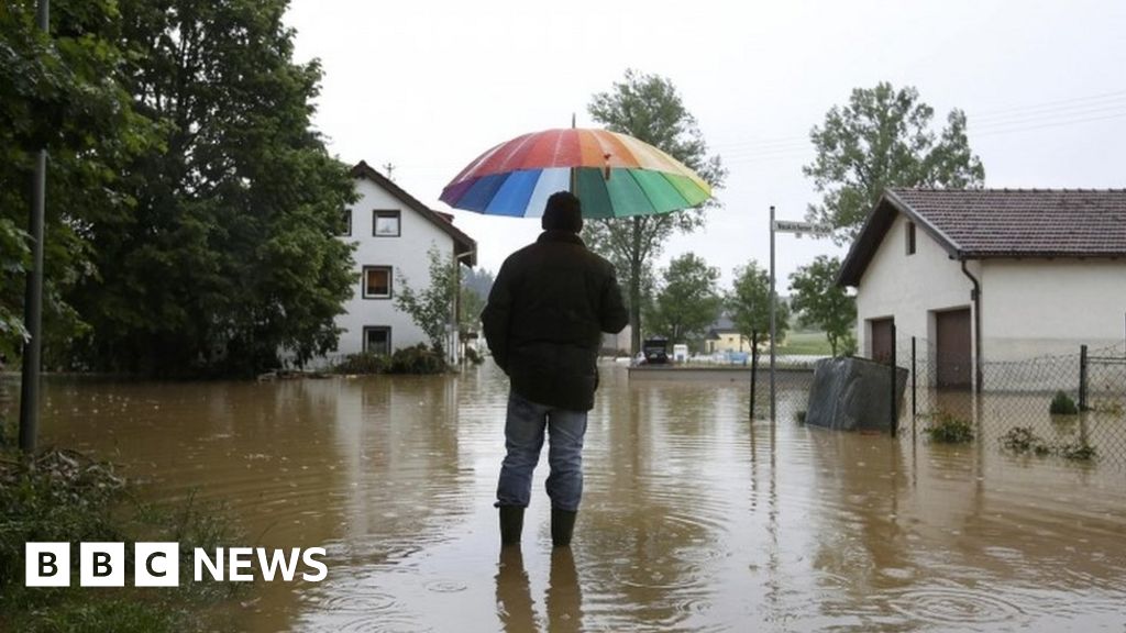 Helicopter rescues for residents hit by flooding in Bavaria - BBC News
