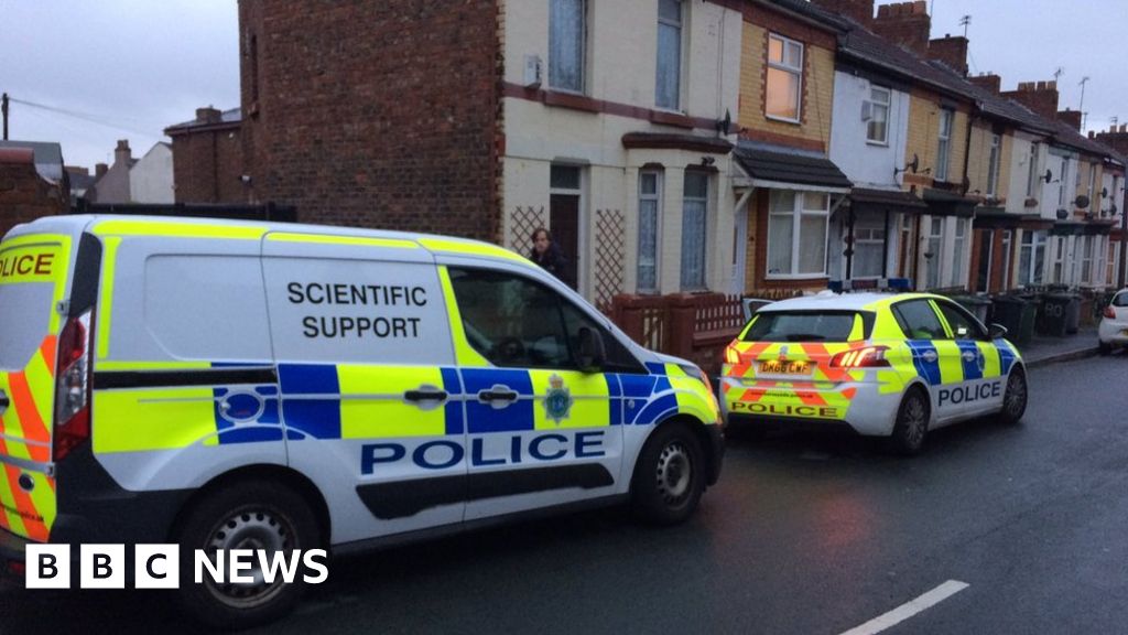 Birkenhead toddler death: Two held on suspicion of murder - BBC News