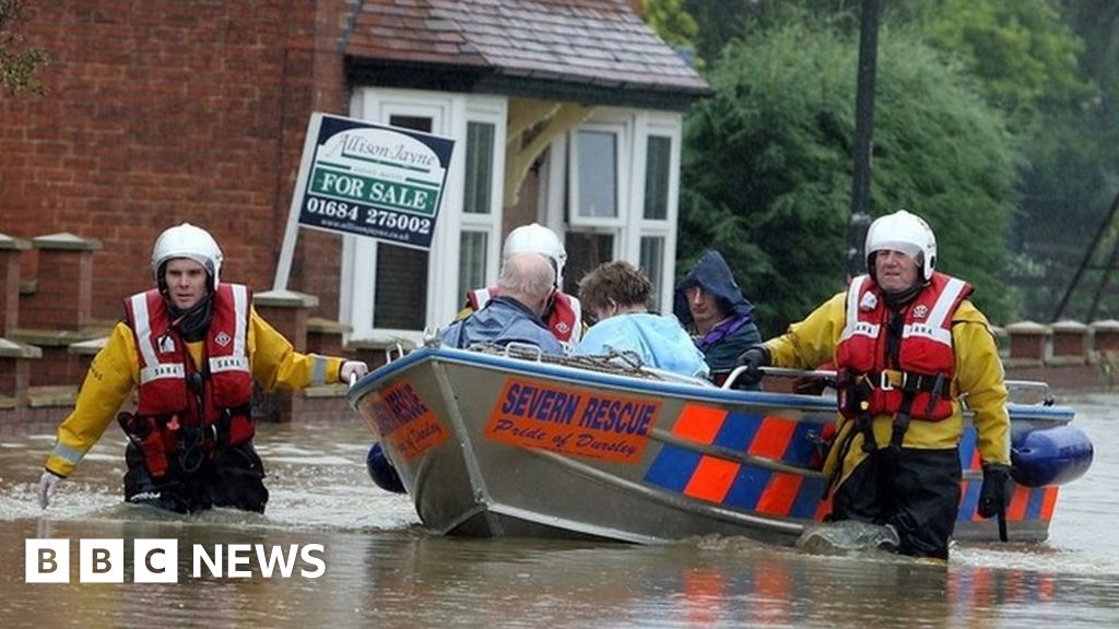 News Daily: Stark warnings over floods, and UK's answer to Tutankhamun ...