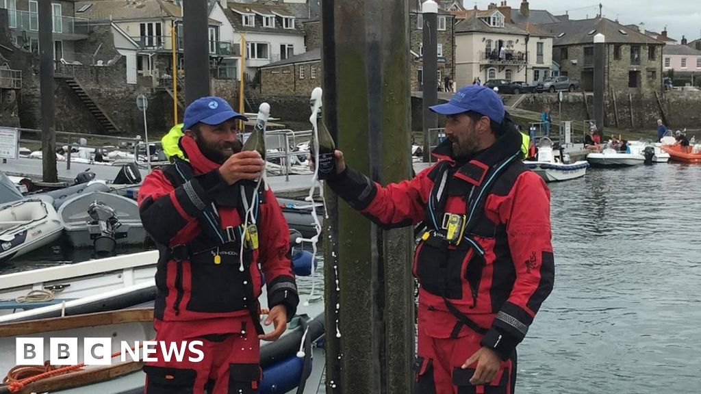Sailors go around mainland Britain in 15 days - BBC News