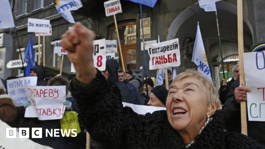 Ukraine protests: Anger and frustration spark Kiev demonstrations - BBC ...