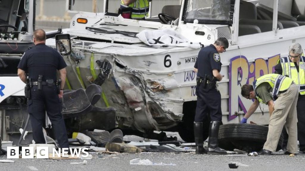 Seattle: Foreign students in fatal bus crash - BBC News