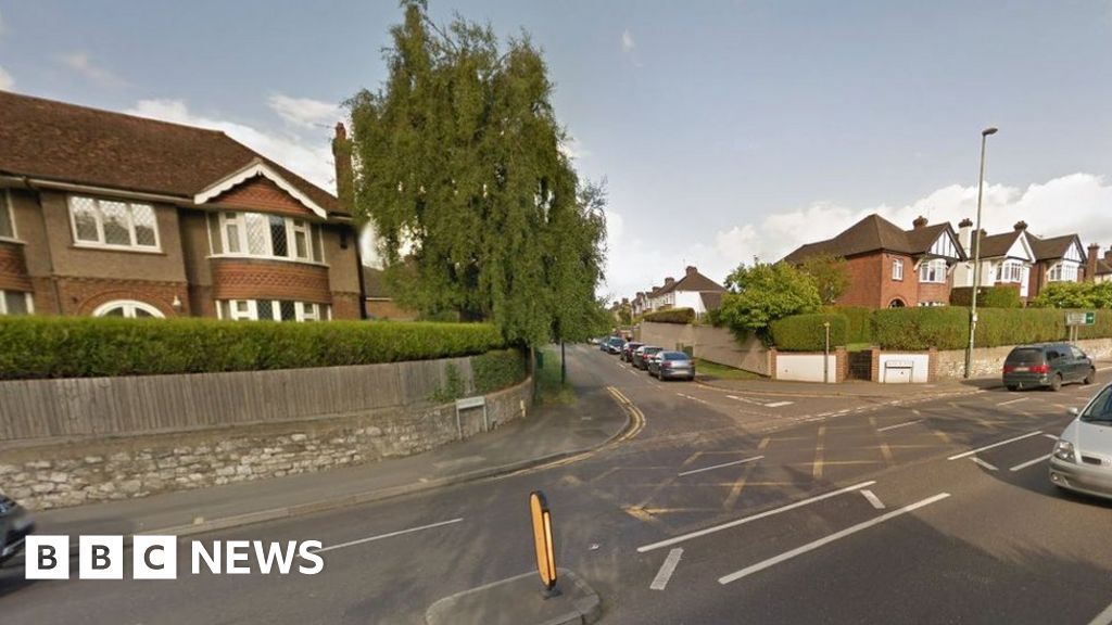 Arrest after pedestrian hit by lorry in Maidstone - BBC News