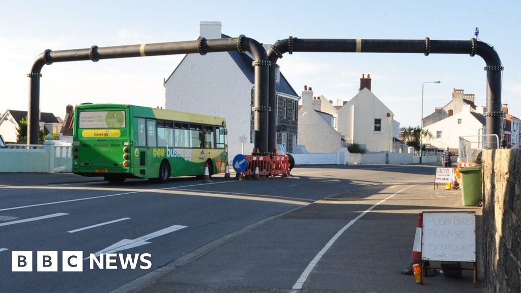 Guernsey Water storm outfall pipe bridge is taken down - BBC News