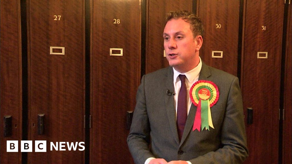 Labour increases Swansea lead and holds Neath Port Talbot - BBC News