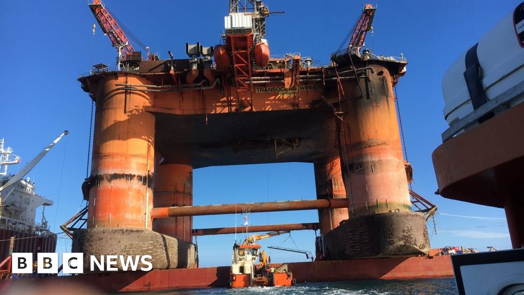 Transocean Winner rig arrives off Turkey from Lewis - BBC News