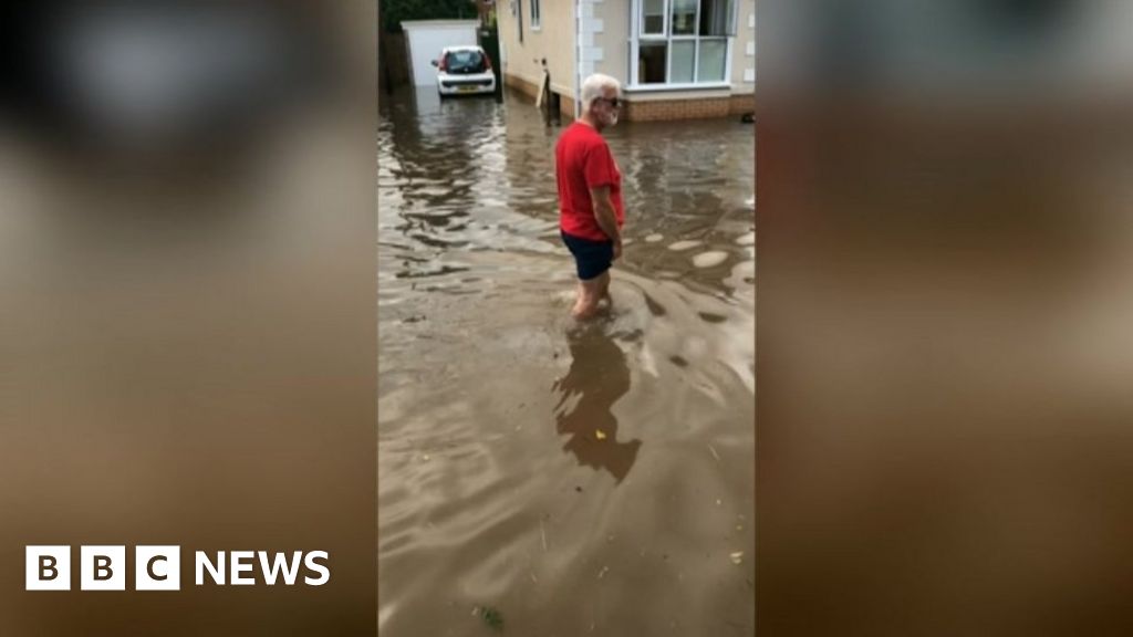 Flash floods hit homes in Norton Fitzwarren - BBC News