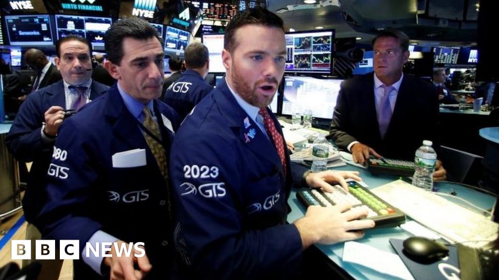 US shares shrug off fall in drugs stocks - BBC News