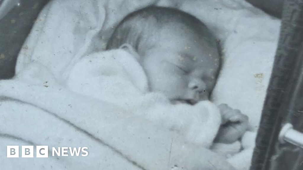 NHS 75: Baby born on first day becomes hospital boss - BBC News