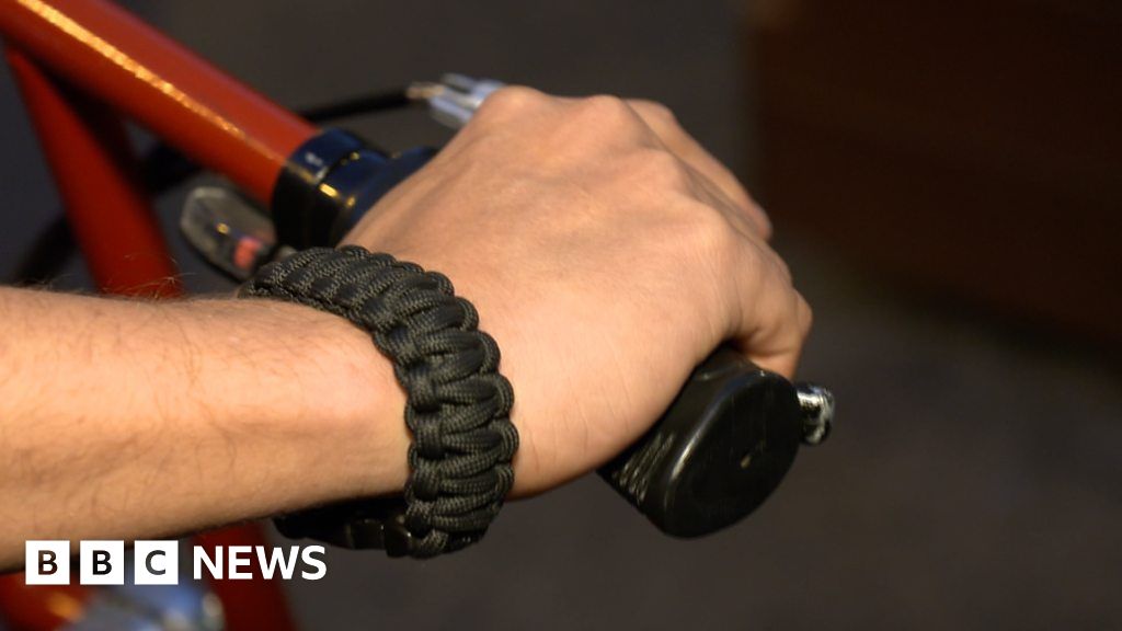 End of the road for Dublin rickshaws? - BBC News