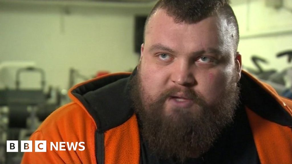 Eddie 'The Beast' Hall crowned World's Strongest Man - BBC News
