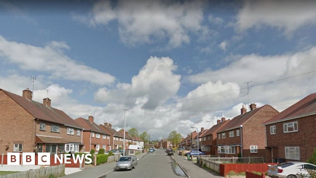 Murder probe after two men stabbed in Nuneaton