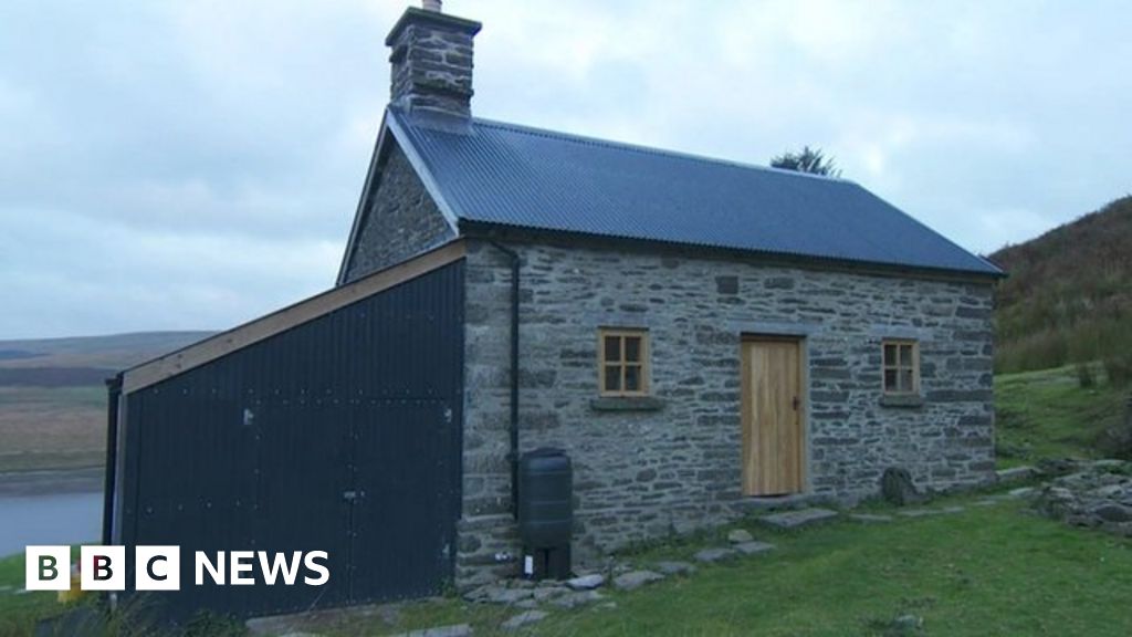 Are you brave enough to sleep in a bothy? - BBC News