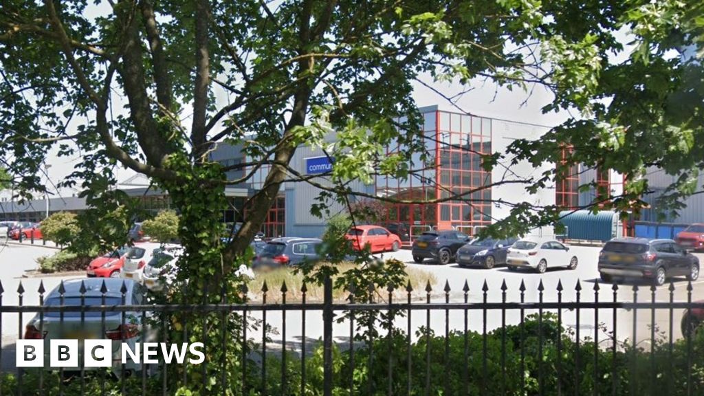 Communisis: Nearly 650 jobs lost as firm enters administration - BBC News