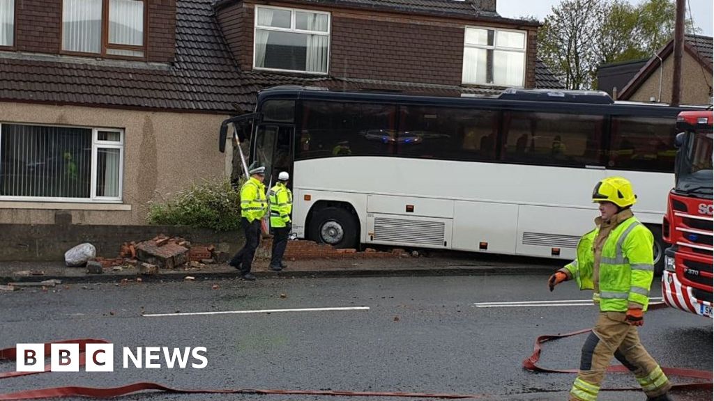 Driver hurt after bus crashes into East Whitburn house - BBC News