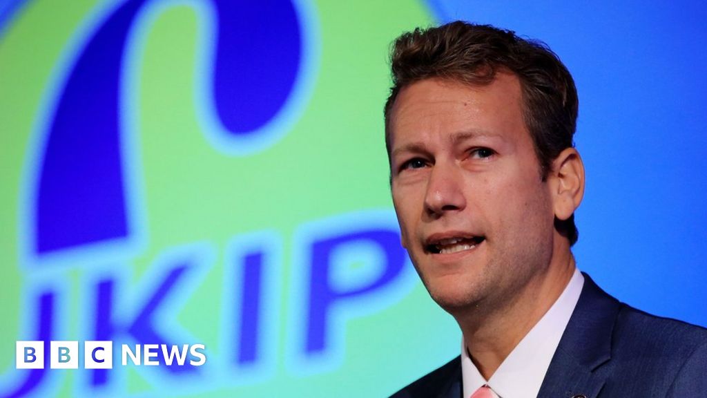 UKIP election candidates urge Welsh leader Gill to quit - BBC News