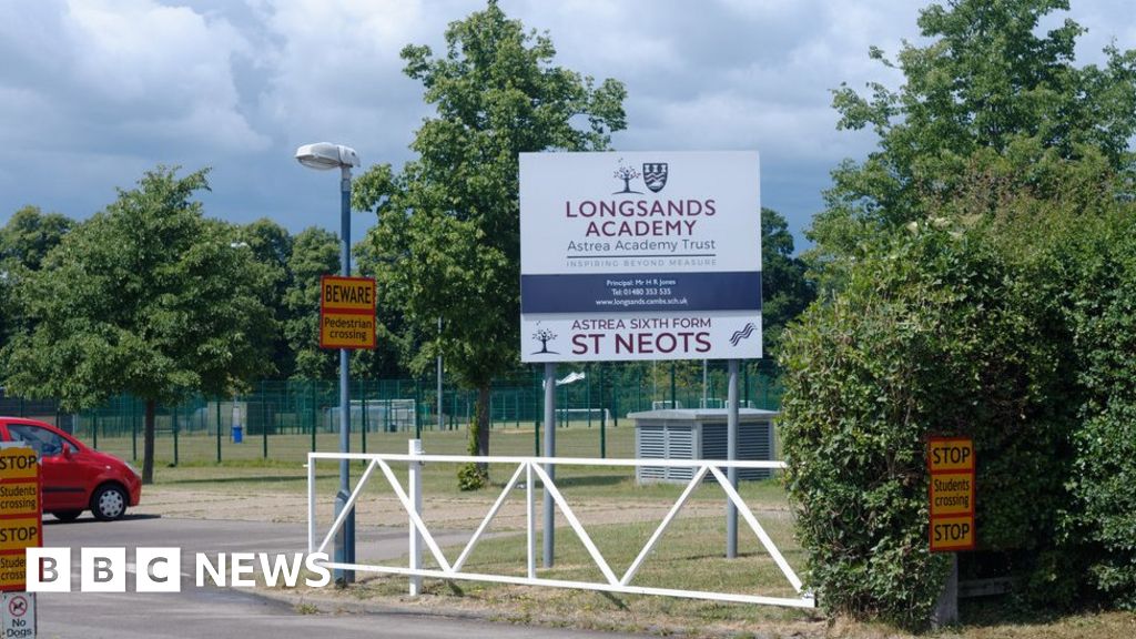 Class sizes at Longsands Academy in St Neots hit 90 pupils, staff claim ...