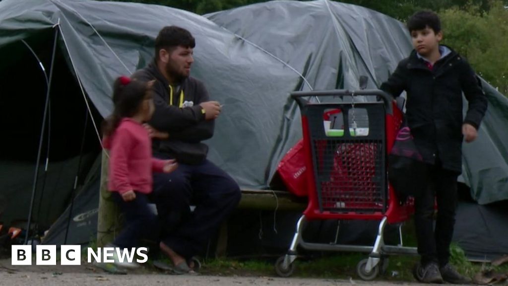 Essex lorry deaths: Dunkirk migrants 'all scared of lorries' - BBC News