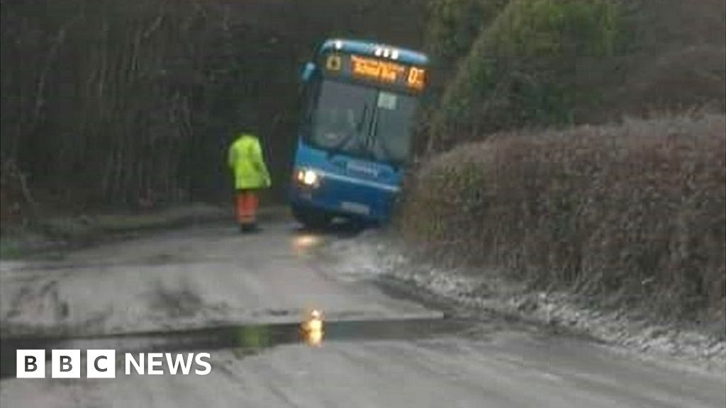 Dorchester school bus carrying children skids into ditch - BBC News